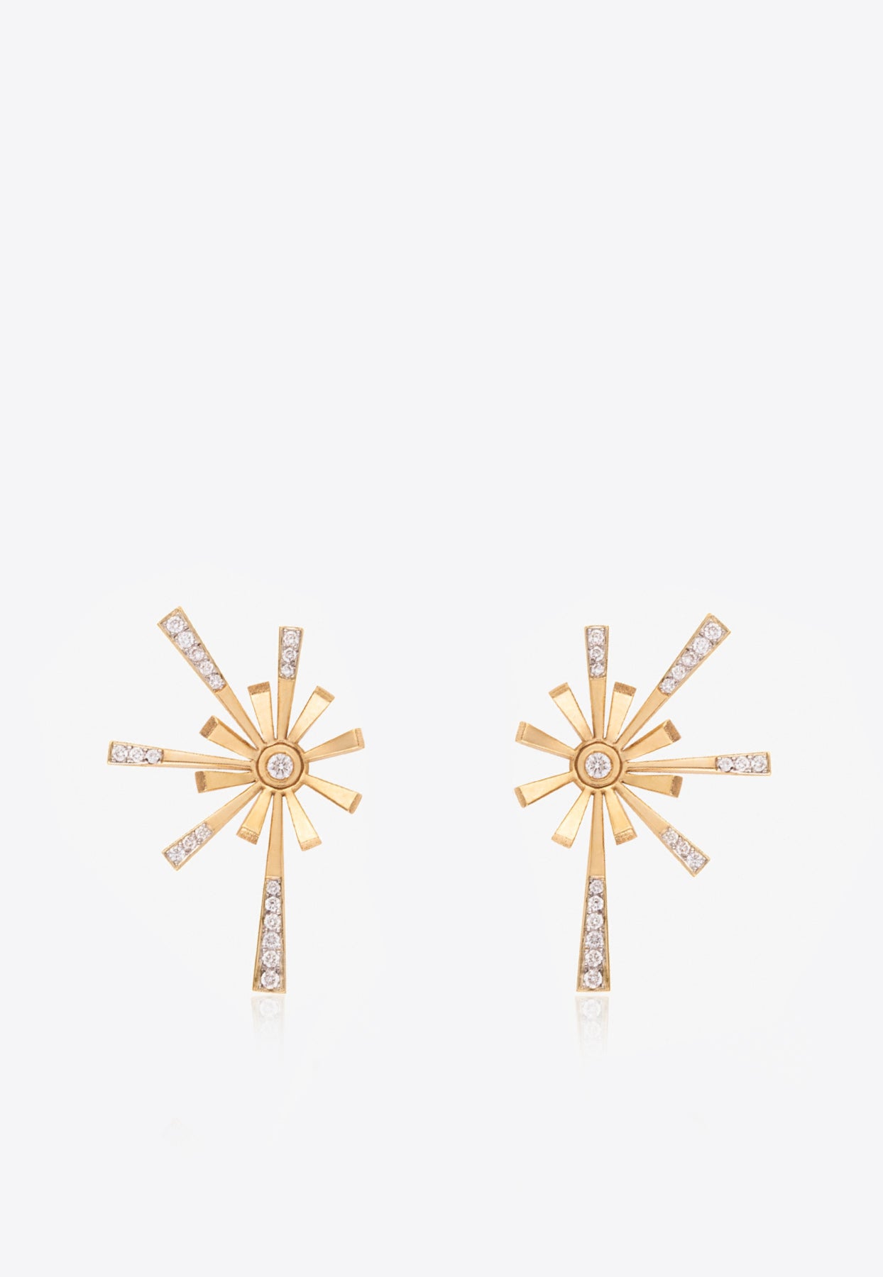 Diamond Blooms Collection 18-karat Yellow Gold Earrings with White ...